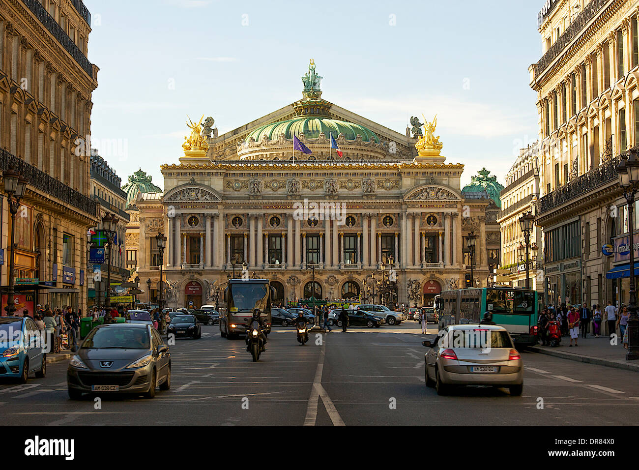 Paris opera house exterior hi-res stock photography and images - Alamy