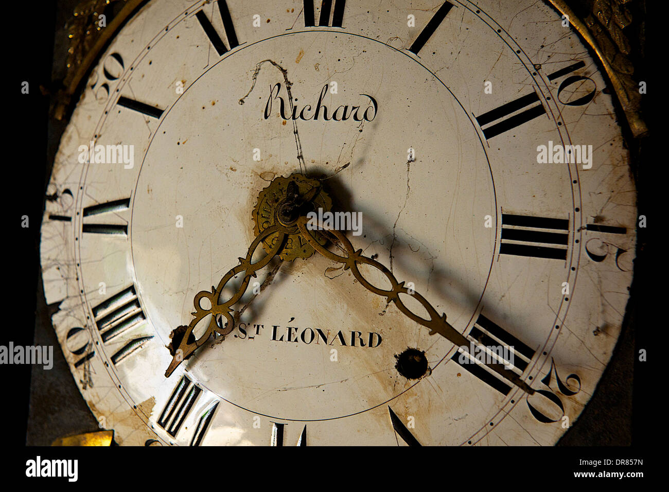 Very old clock hi-res stock photography and images - Alamy