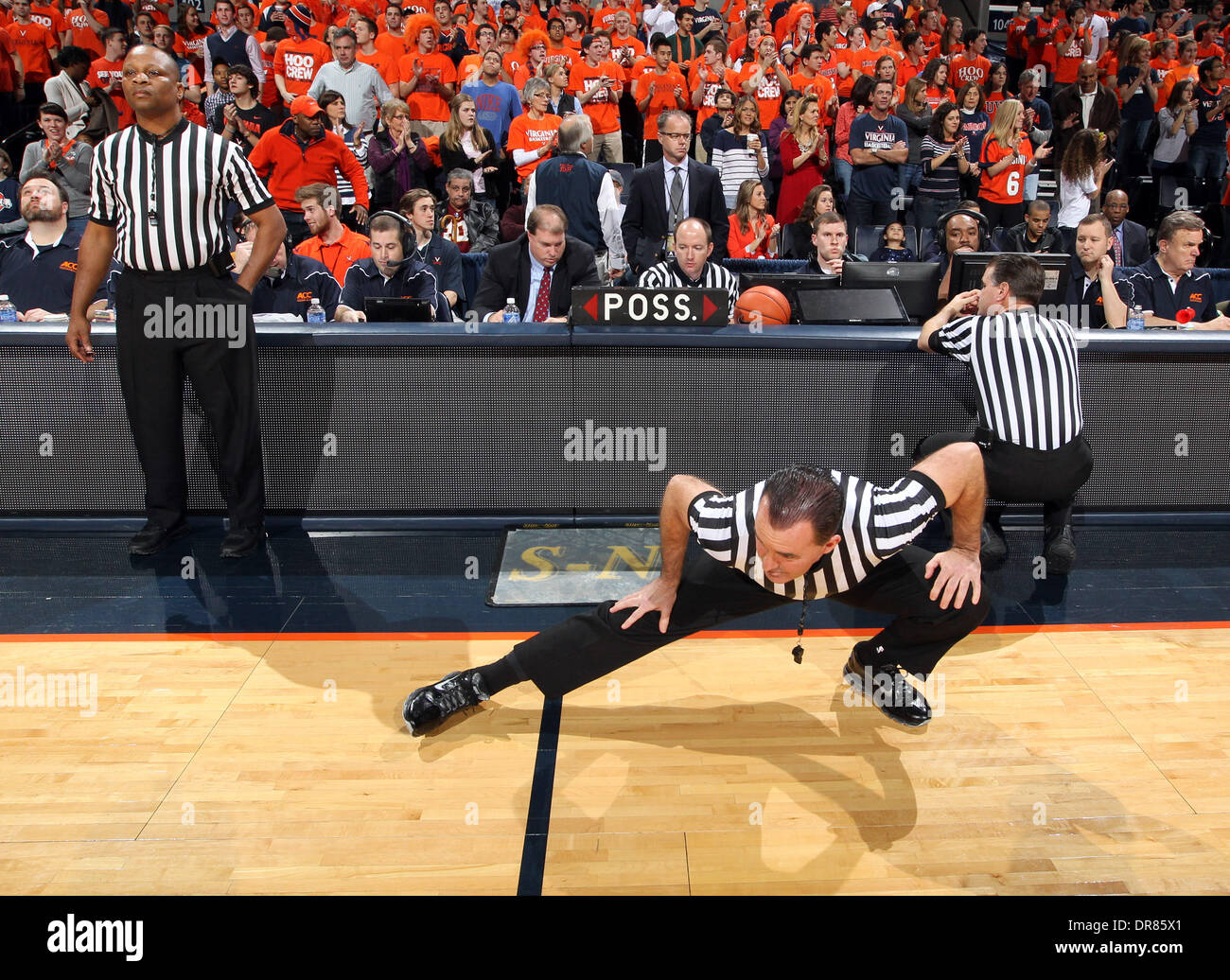 Ncaa referees hi-res stock photography and images - Alamy