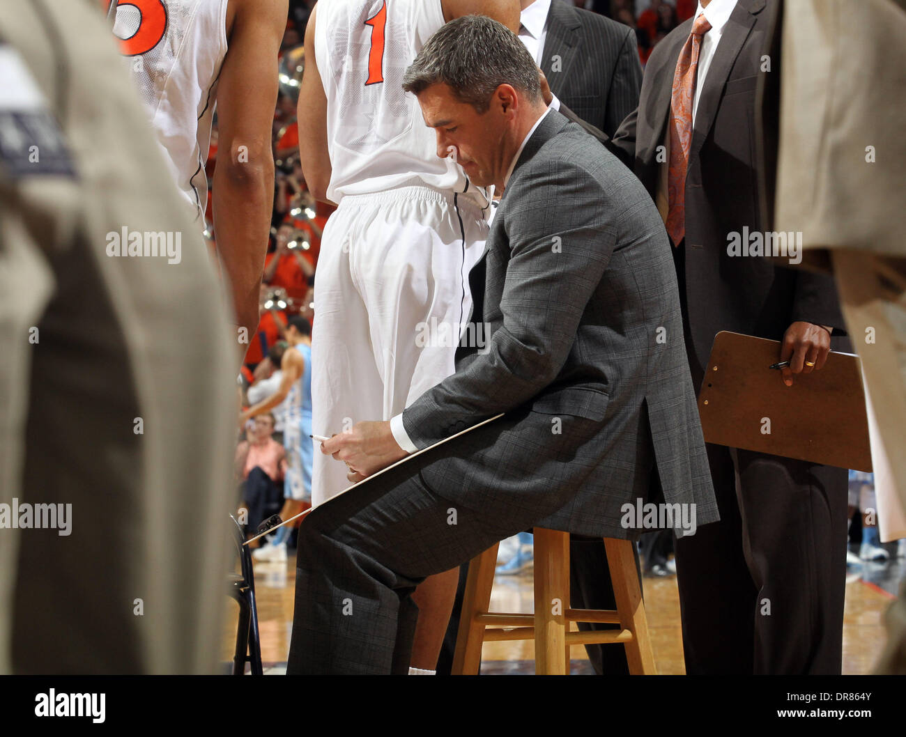 Basketball coach huddle hi-res stock photography and images - Alamy