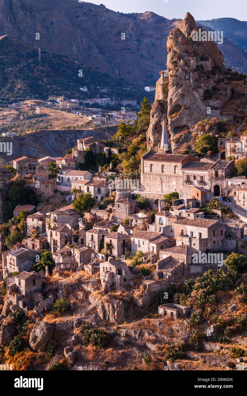 The abandoned village of Pentedattilo, Calabria, Italy Stock Photo - Alamy