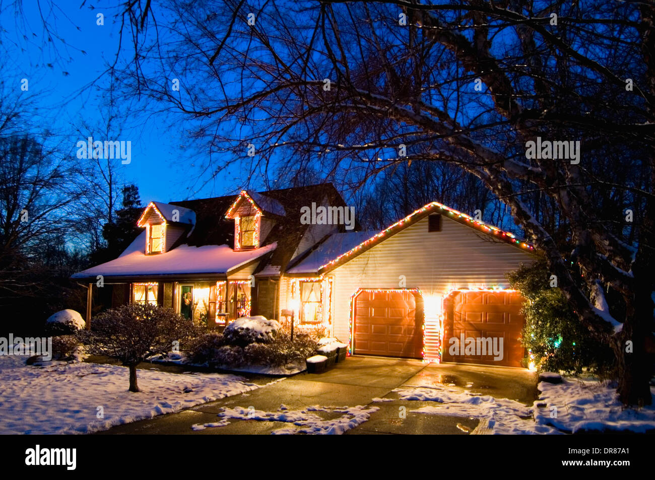 Twilight home hi-res stock photography and images - Alamy