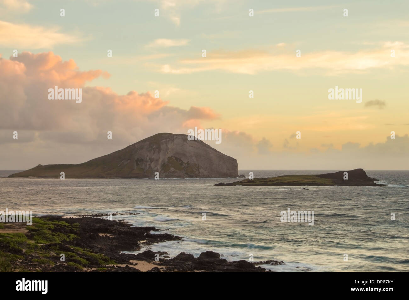 Manana and Kaohikaipu Islands, commonly known as Rabbit and Turtle ...