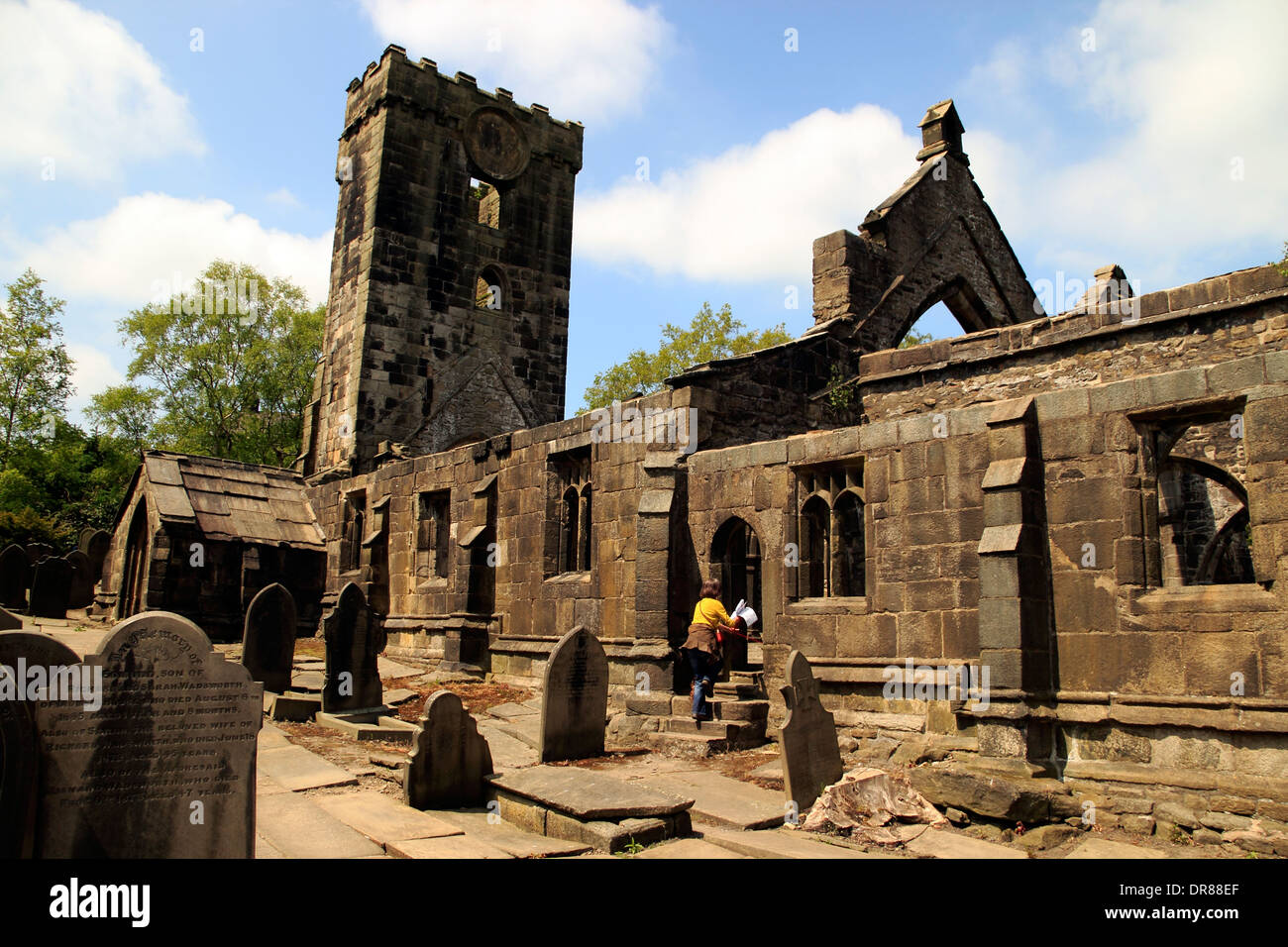 Churchyard of st thomas a becket church hi-res stock photography and ...