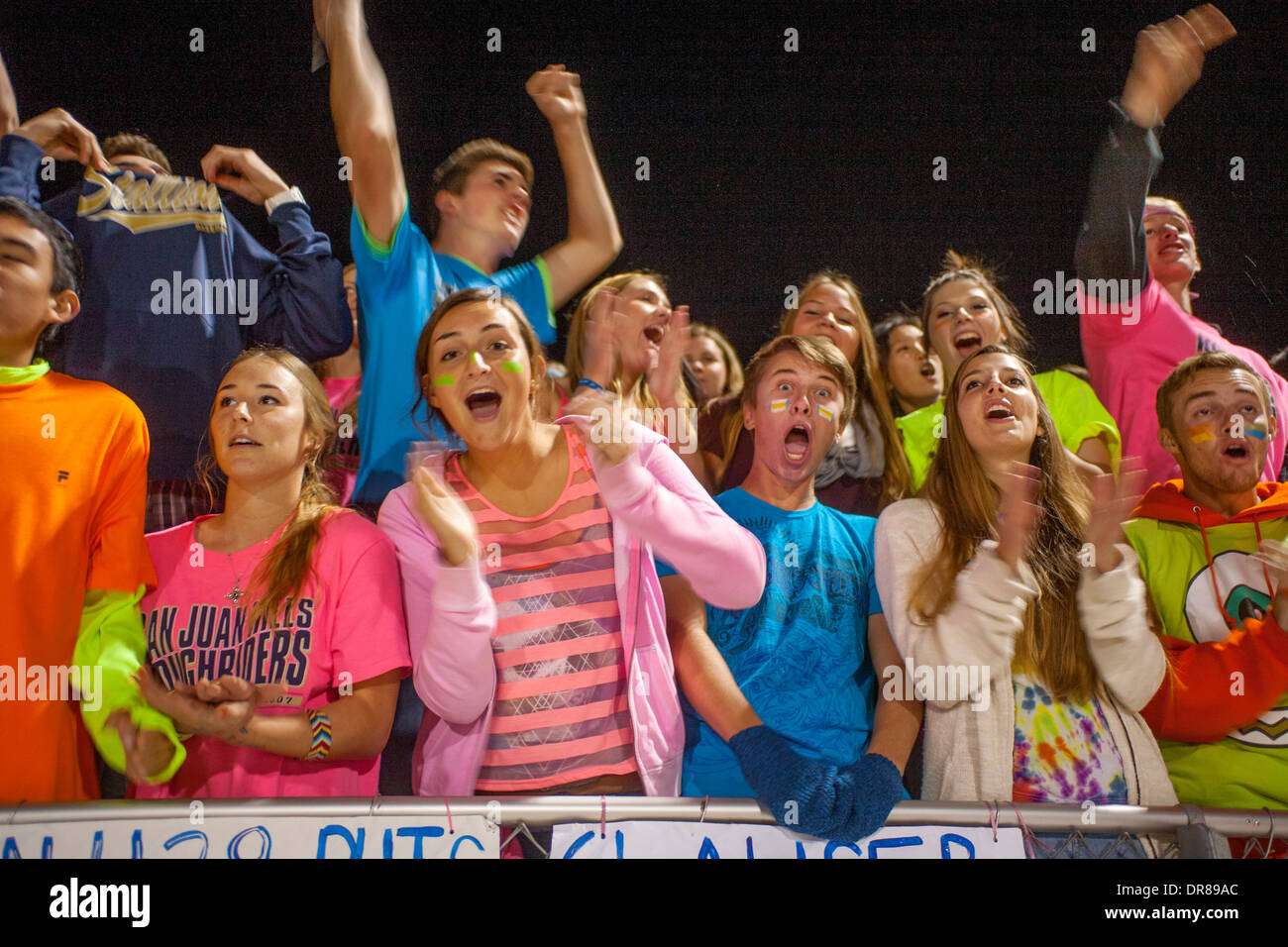Audience applauding at school hi-res stock photography and images - Alamy