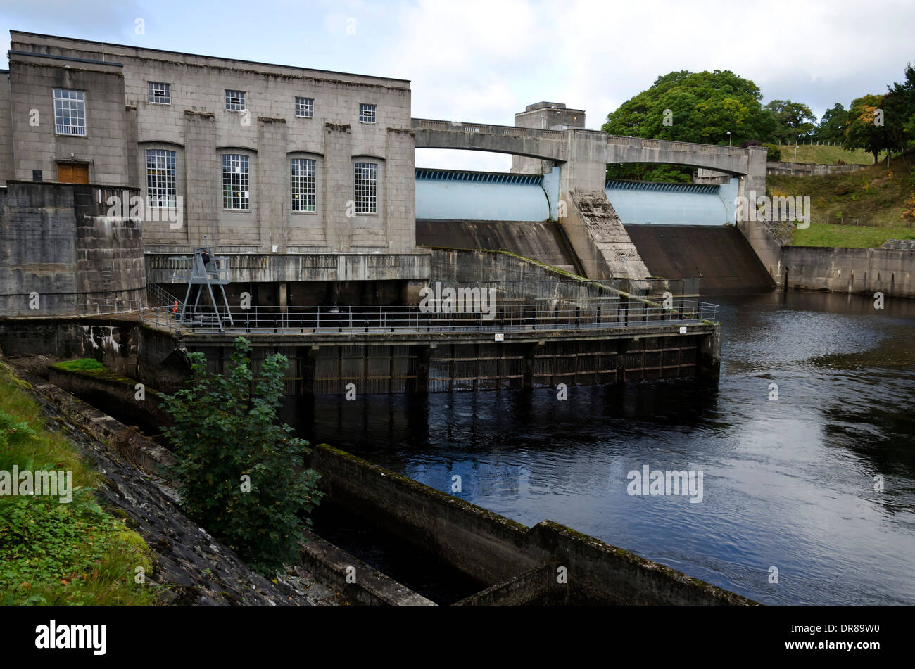 Pitlochry Dam and Hydro Electric Power Station with the salmon ladder ...