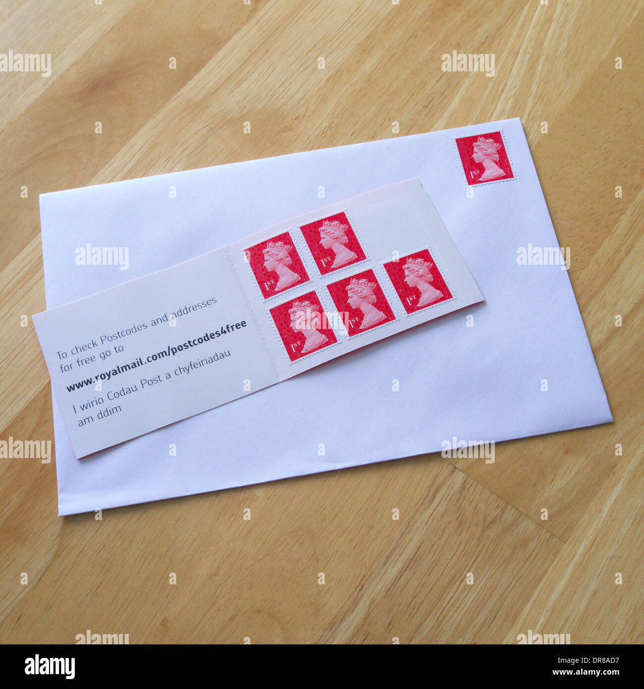 Close up envelope 1st class hi-res stock photography and images - Alamy