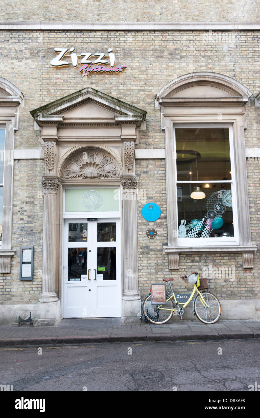 Zizzi restaurant hi-res stock photography and images - Alamy