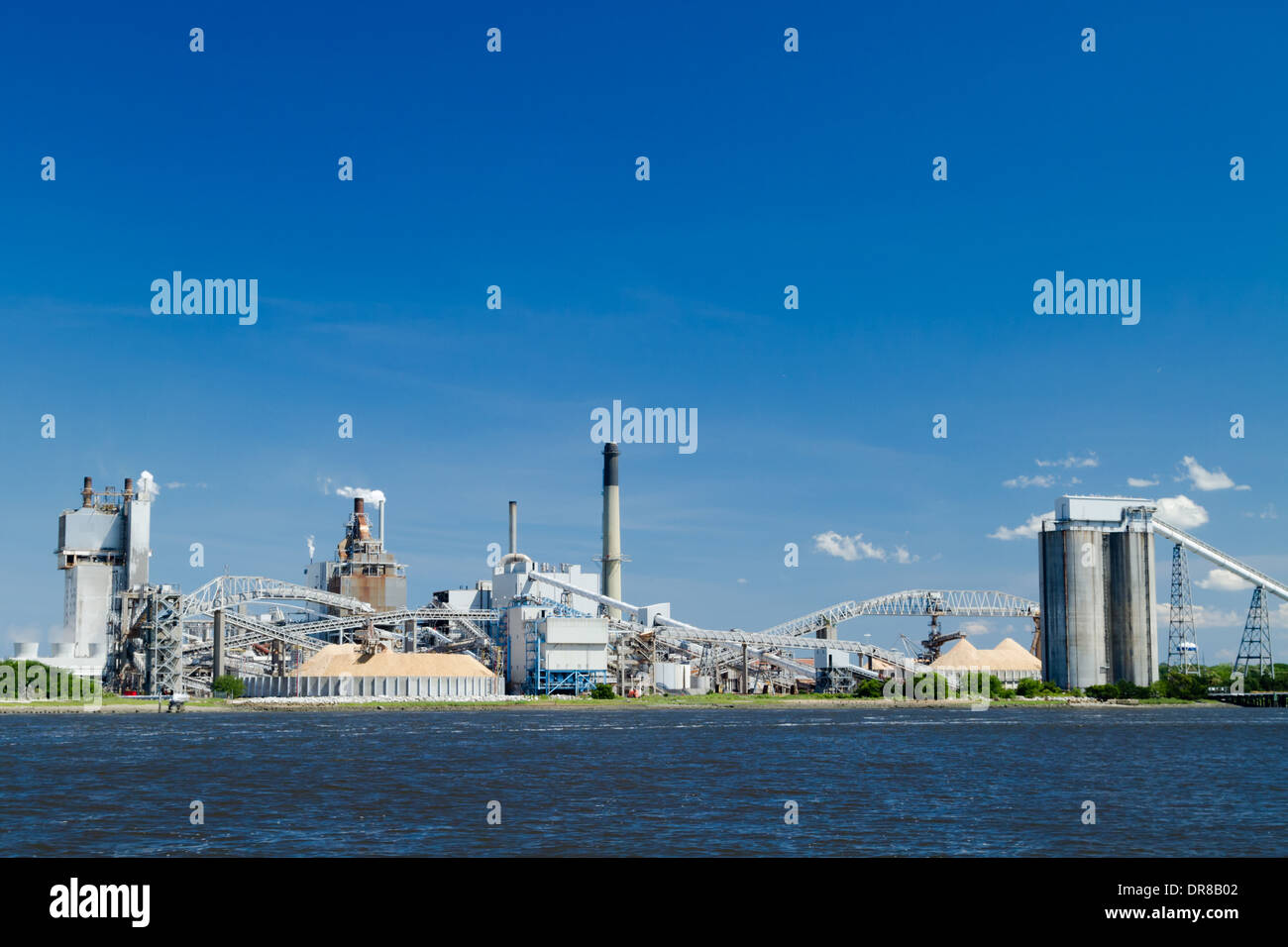 A large paper mill located on the Amelia River in Fernandina Beach ...