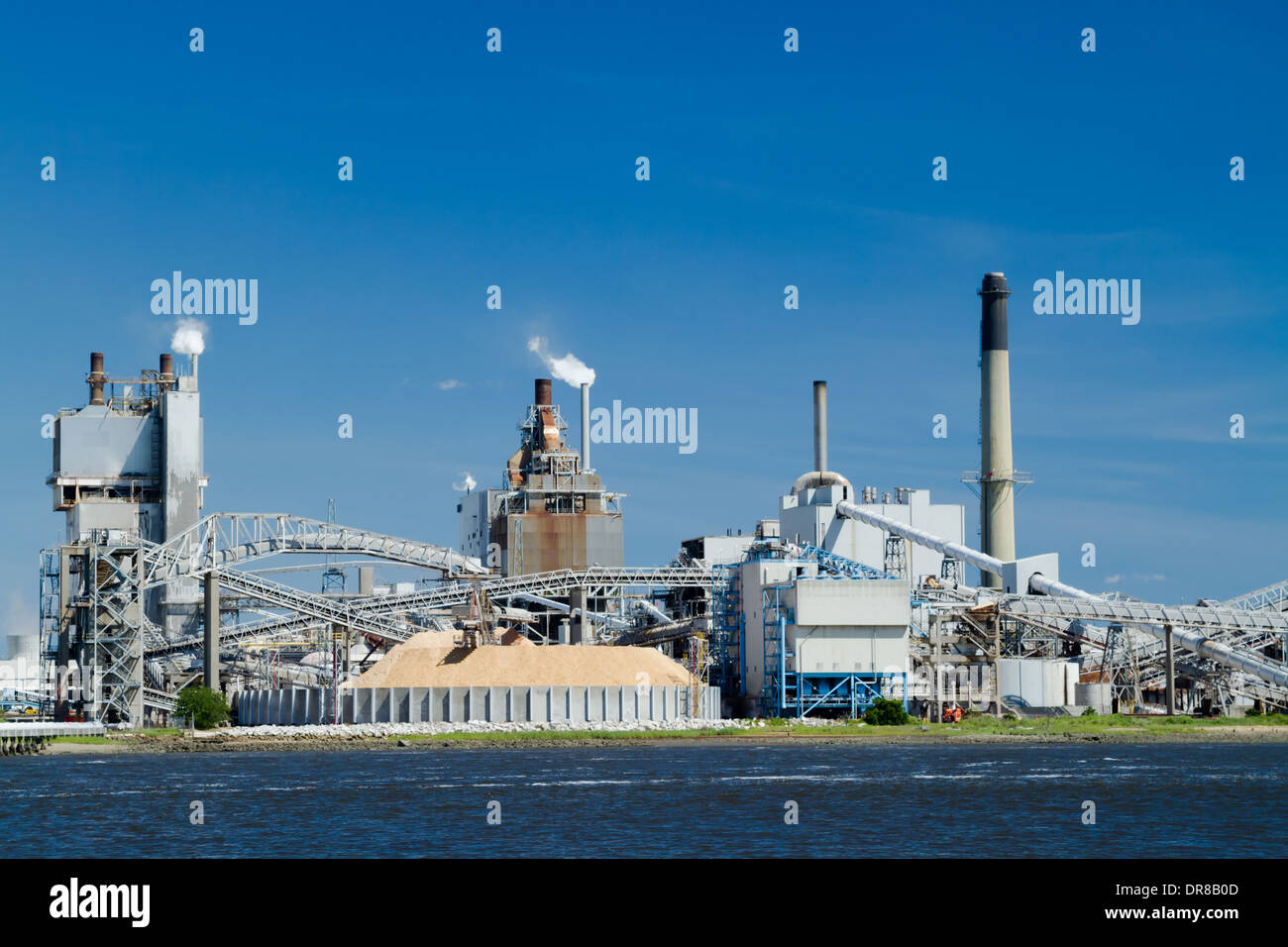 A large paper mill located on the Amelia River in Fernandina Beach ...