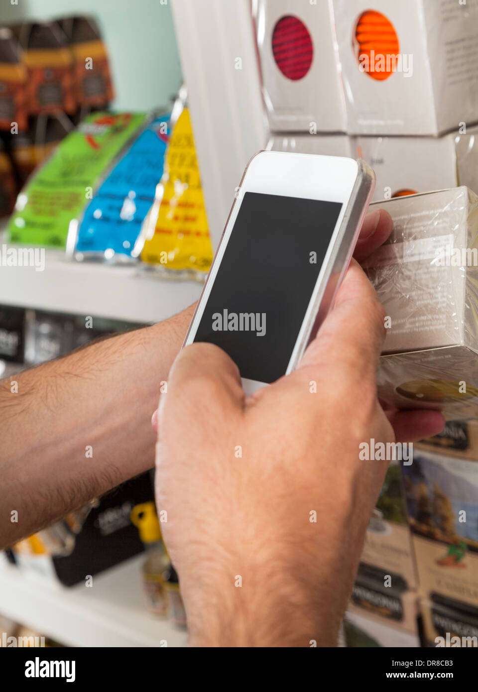 Supermarket phone scanning hi-res stock photography and images - Alamy