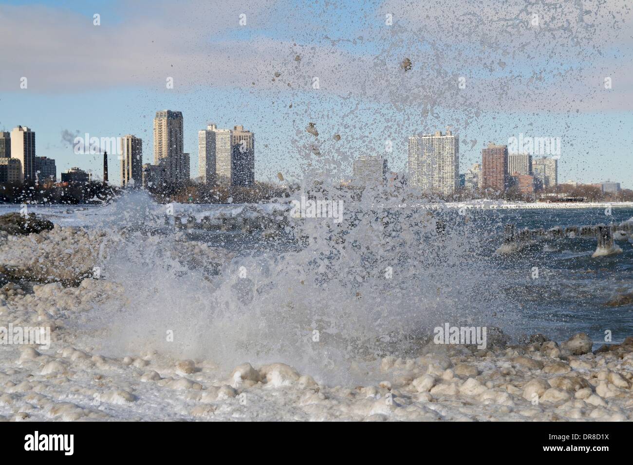 Icy lakefront hi-res stock photography and images - Alamy