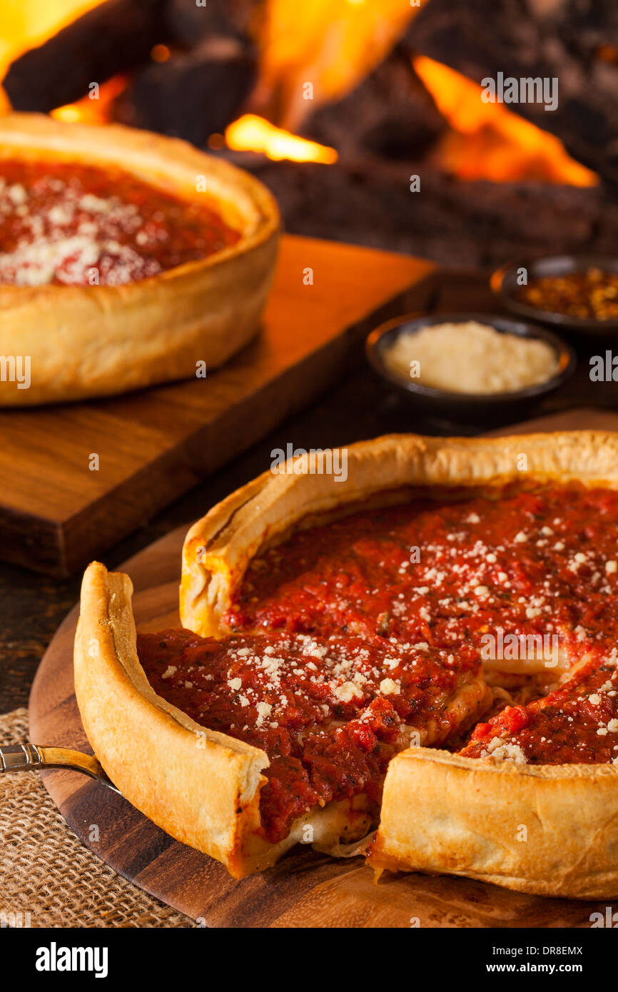 Chicago Style Deep Dish Cheese Pizza with Tomato Sauce Stock Photo - Alamy