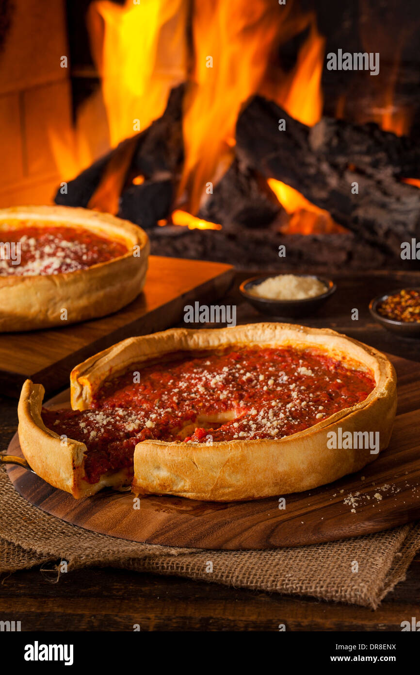 Chicago Style Deep Dish Cheese Pizza with Tomato Sauce Stock Photo - Alamy