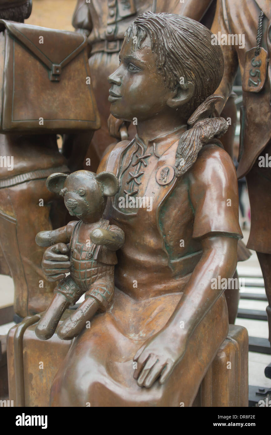 Kindertransport statue hi-res stock photography and images - Alamy