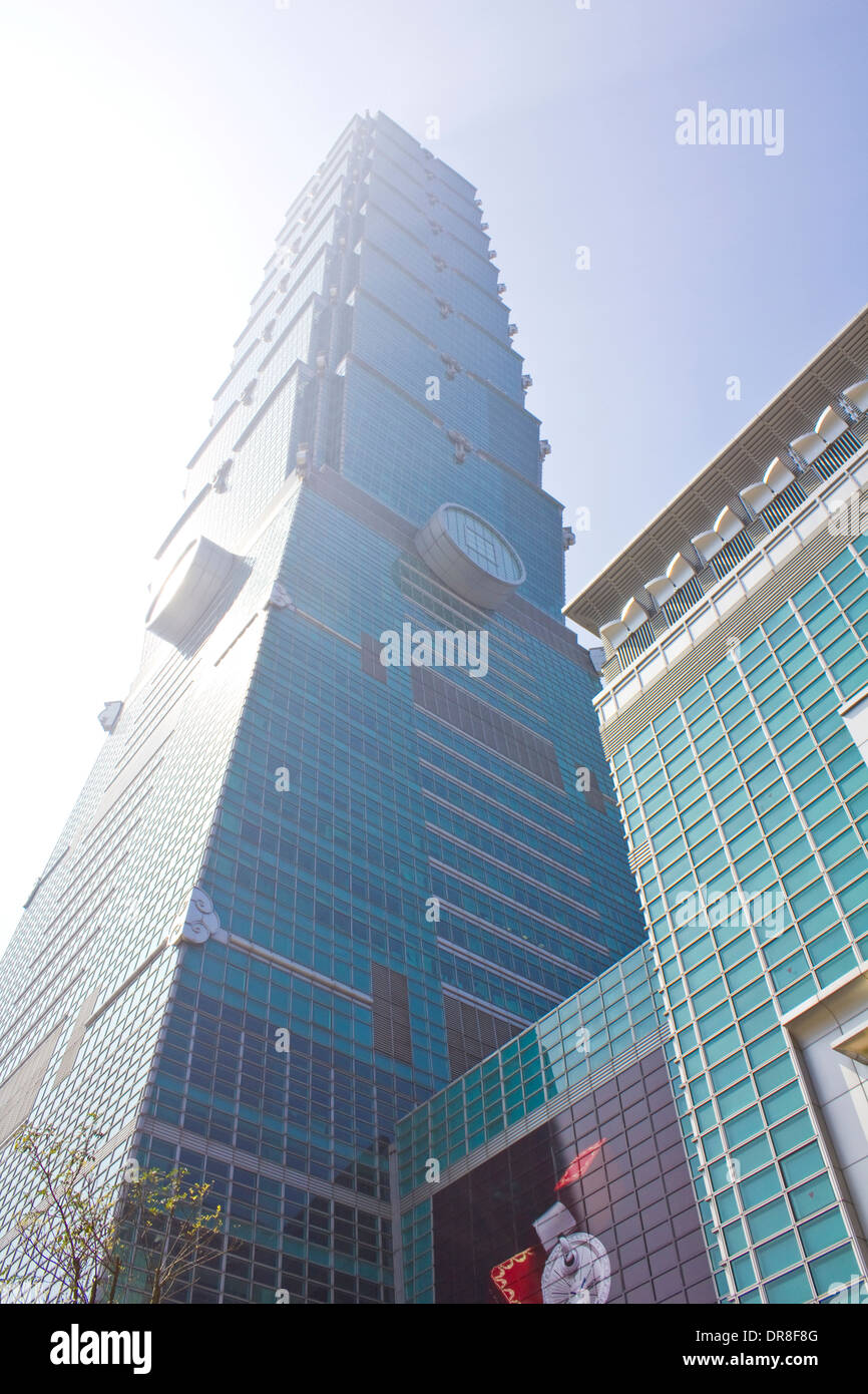 Taipei 101 low angle hi-res stock photography and images - Alamy