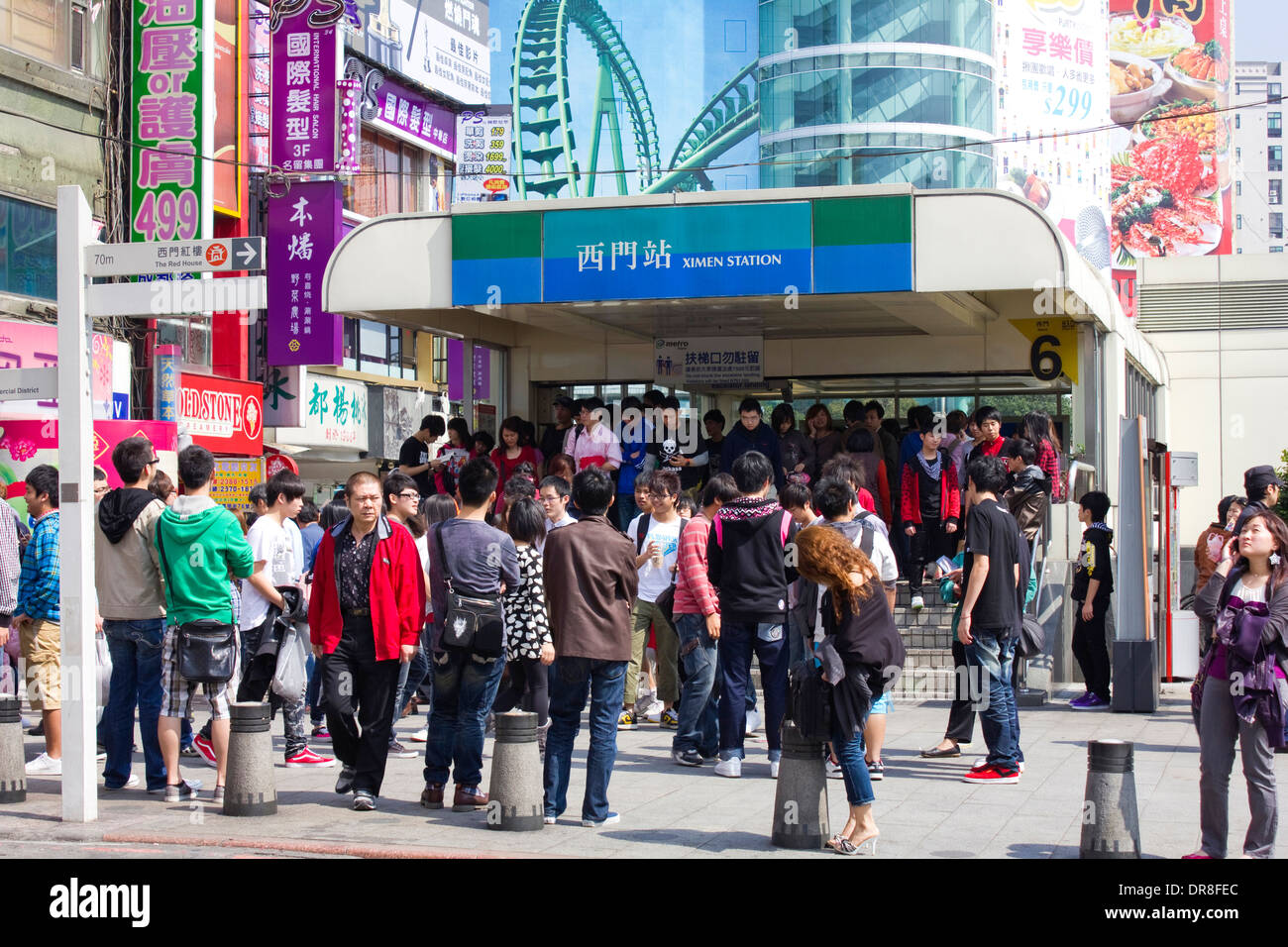Crowded Ximending station in Taipei, Taiwan Stock Photo - Alamy