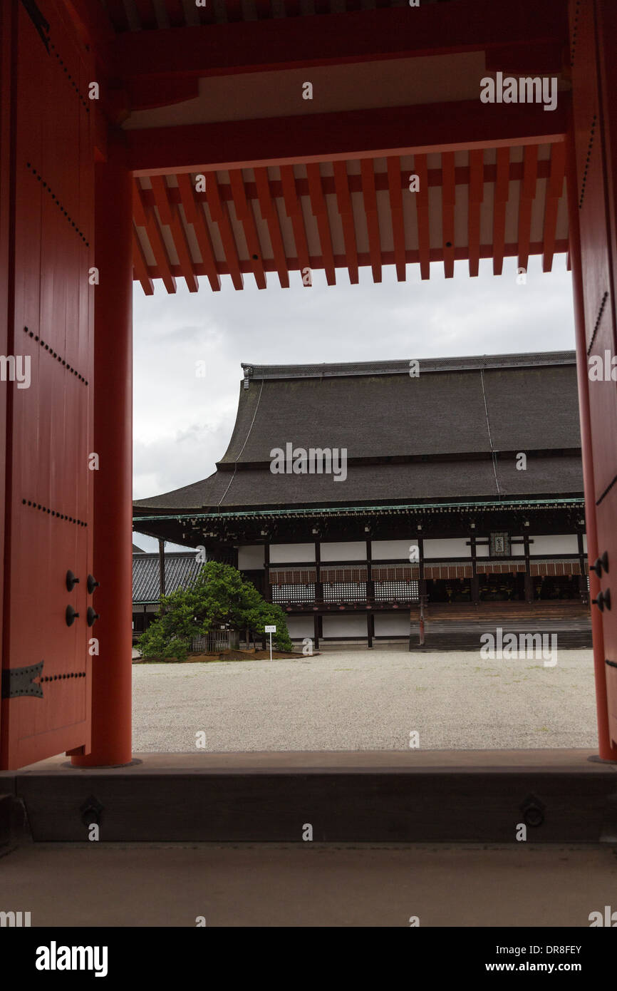 Kyoto imperial palace wooden gate hi-res stock photography and images ...