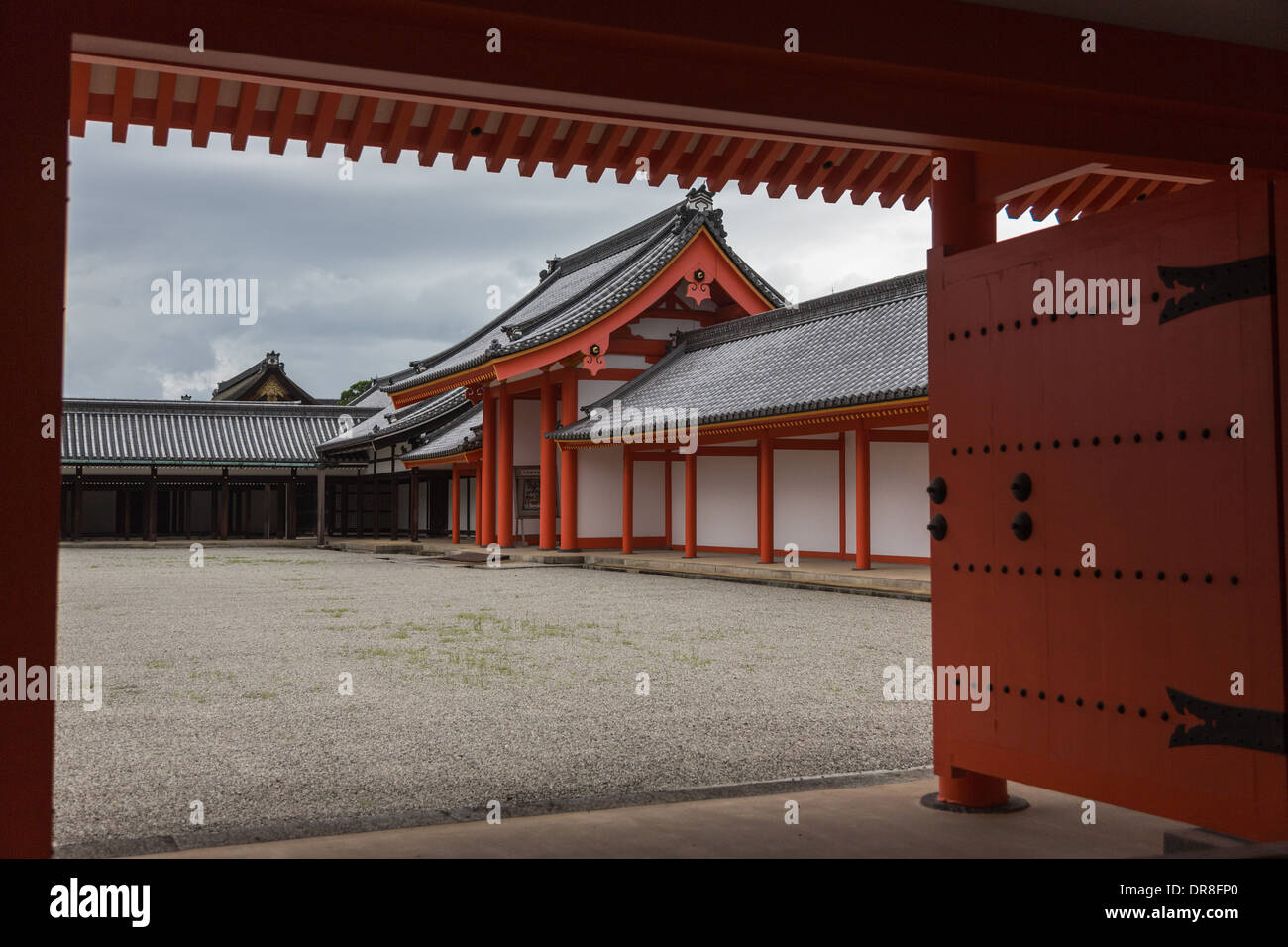 Kyoto imperial palace wooden gate hi-res stock photography and images ...