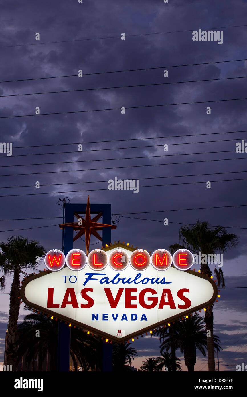 Signage neon hi-res stock photography and images - Alamy
