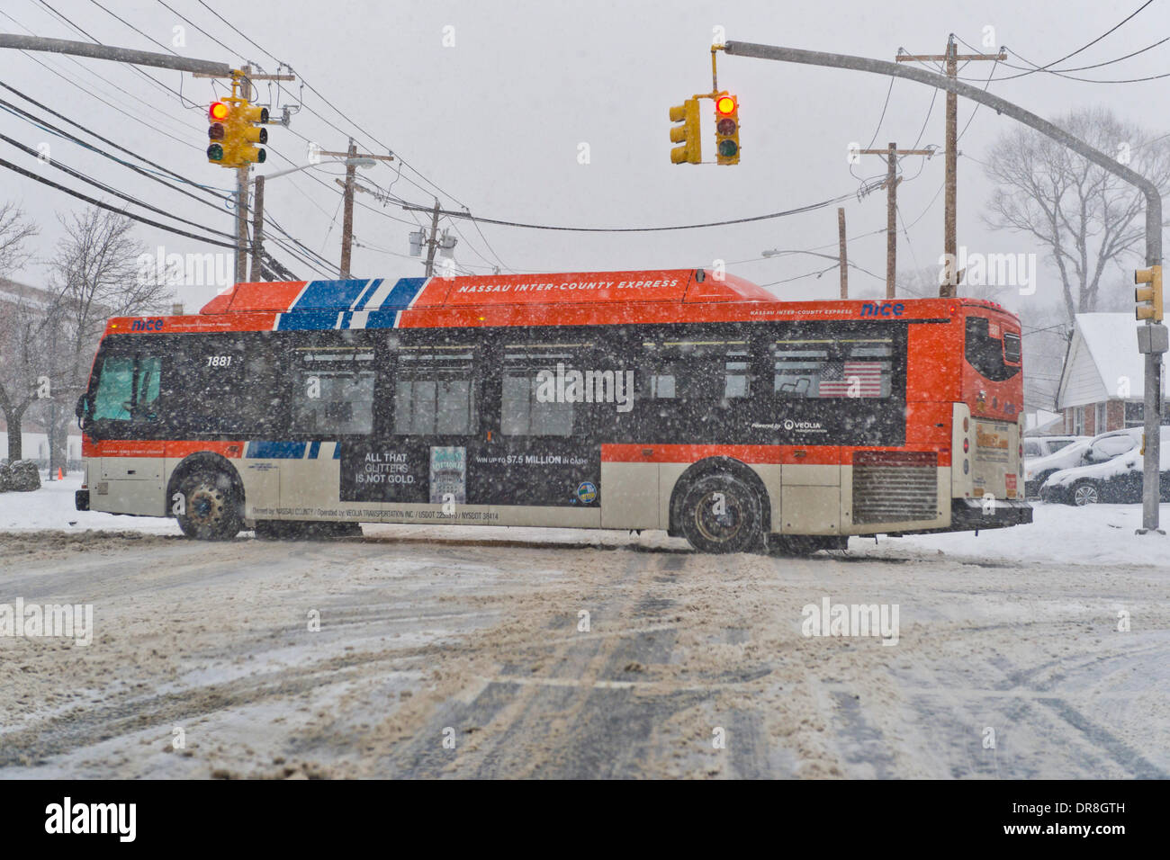 Nassau buses hi-res stock photography and images - Alamy