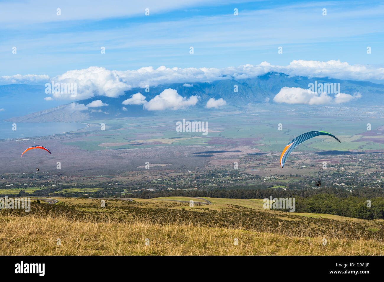 High altitude hang gliding above hi-res stock photography and images ...