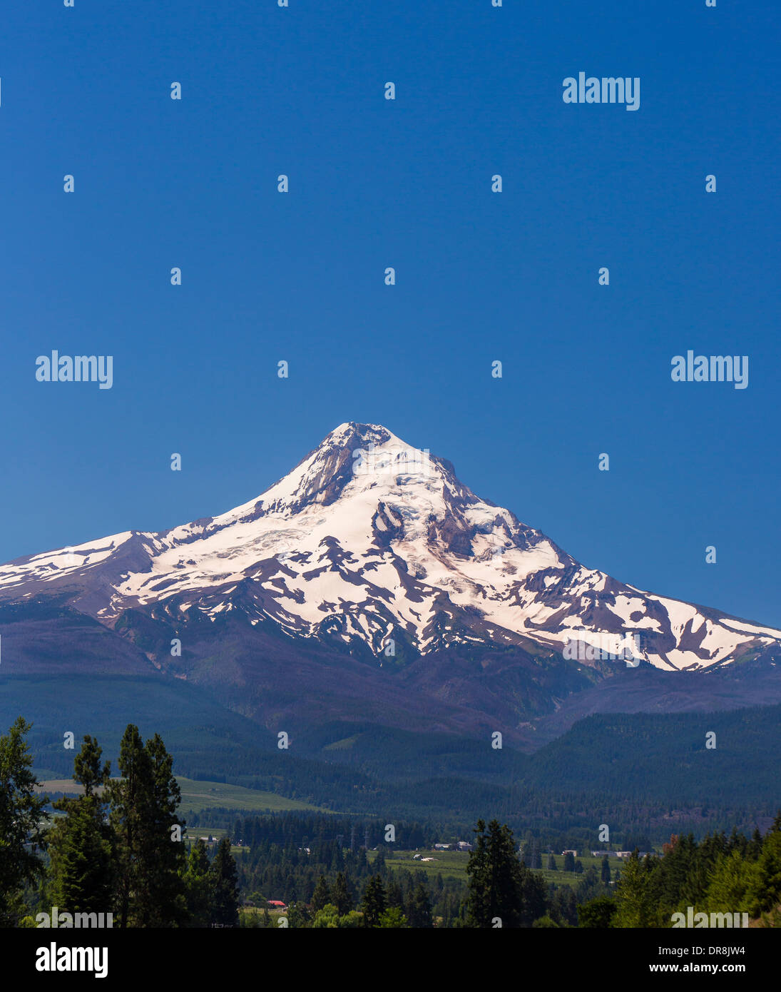 Volcanoes in oregon hi-res stock photography and images - Alamy