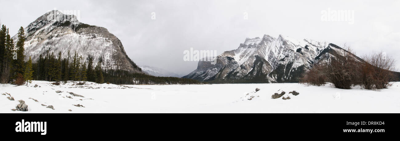 Canadian winter scene fresh snow hi-res stock photography and images ...
