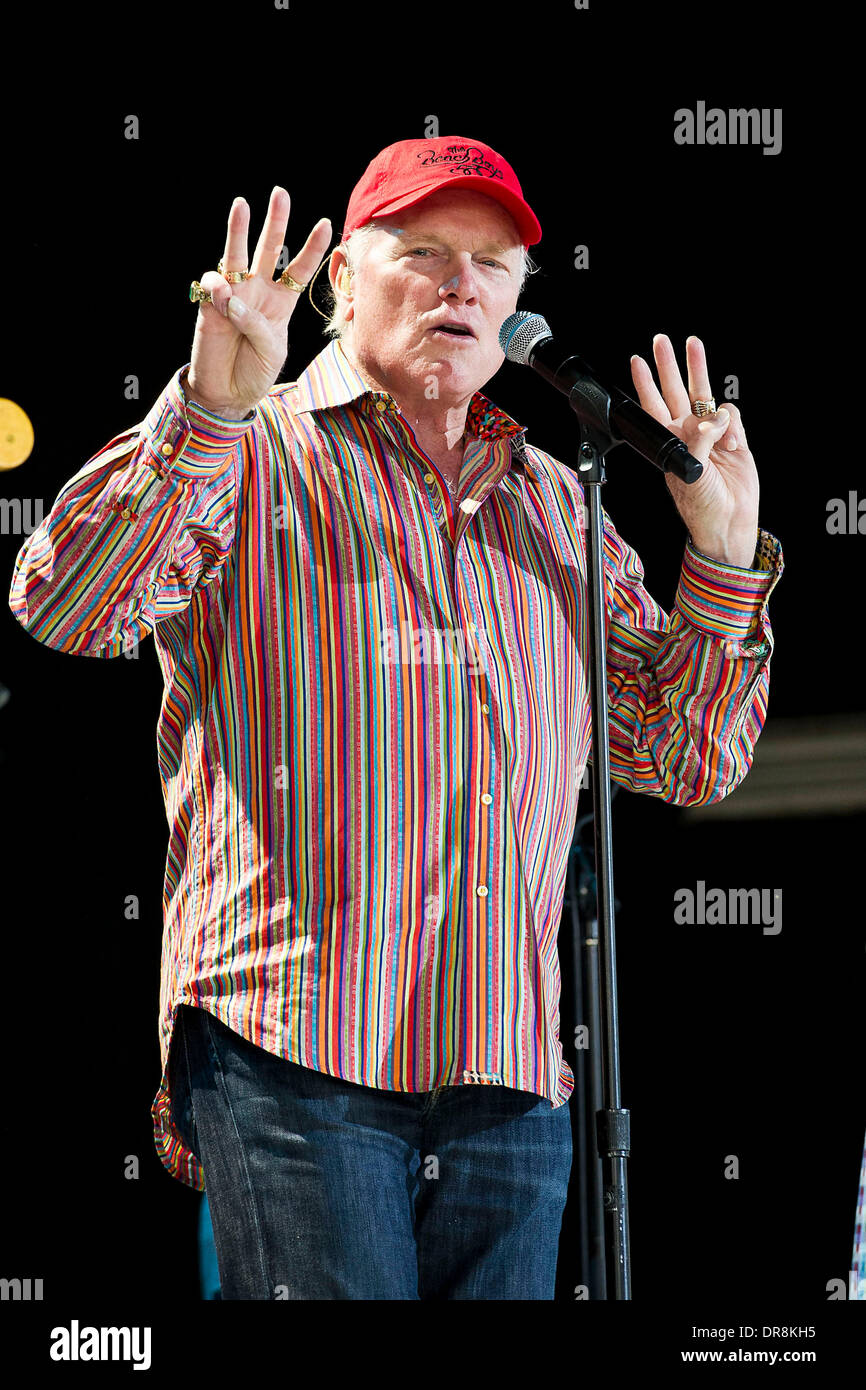 Mike Love The Beach Boys perform at the Molson Canadian Amphitheatre ...