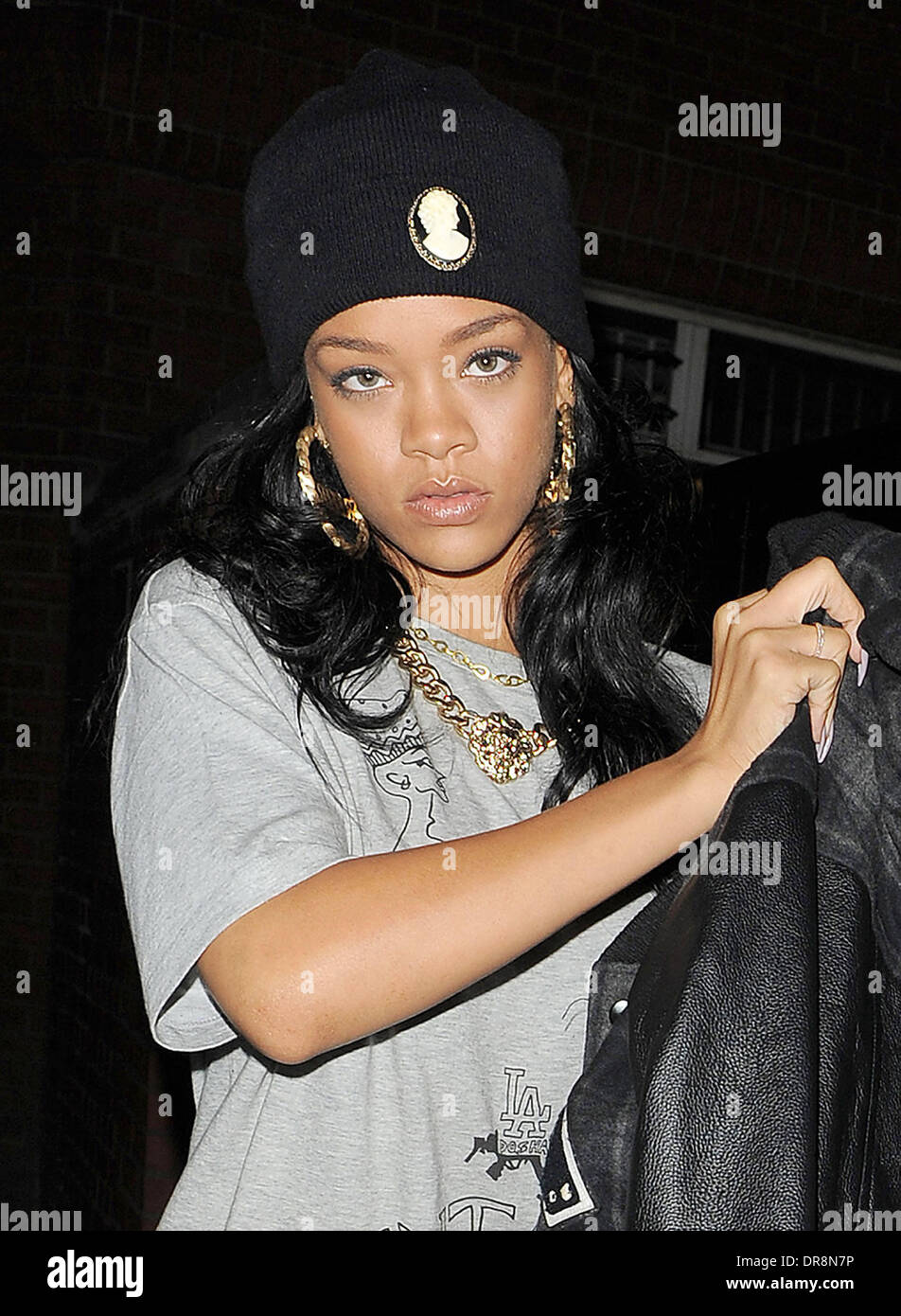 Rihanna arriving at a recording studio late at night, wearing a t-shirt ...