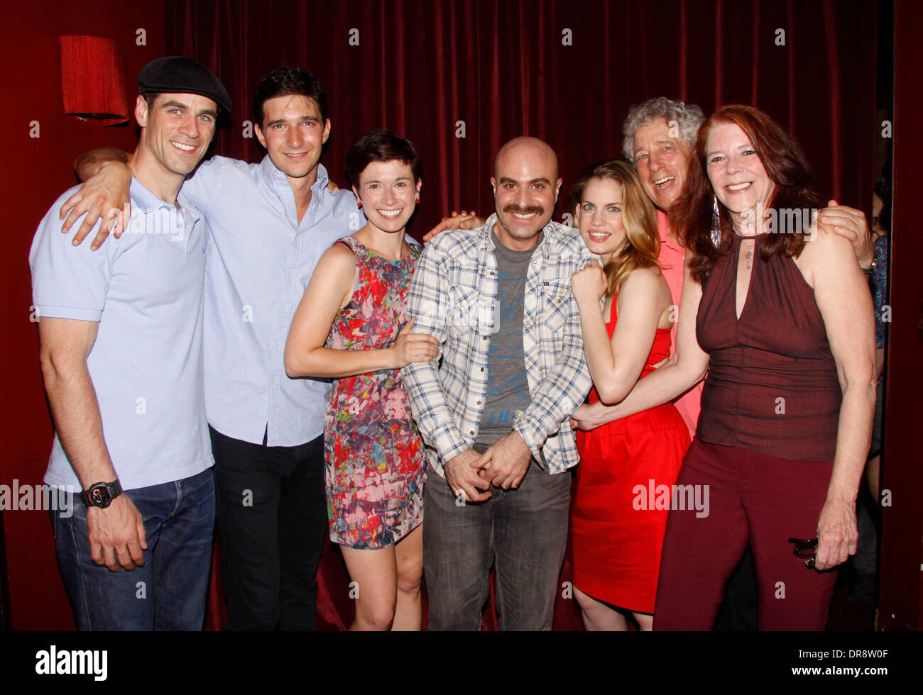 Eddie cahill jake silbermann hannah hi-res stock photography and images ...