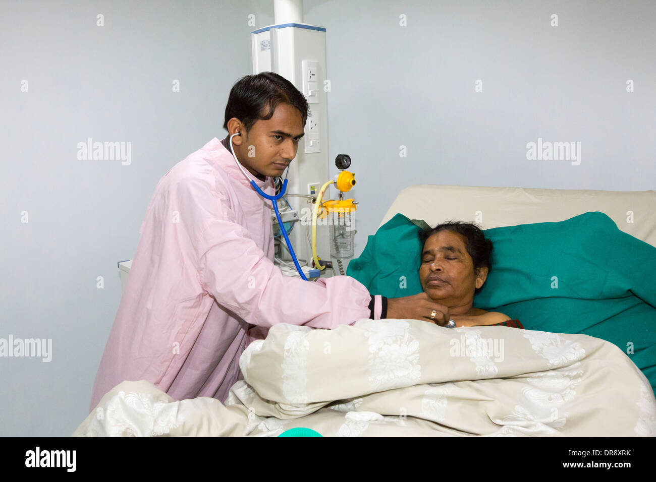 Cancer patient and doctor hi-res stock photography and images - Alamy
