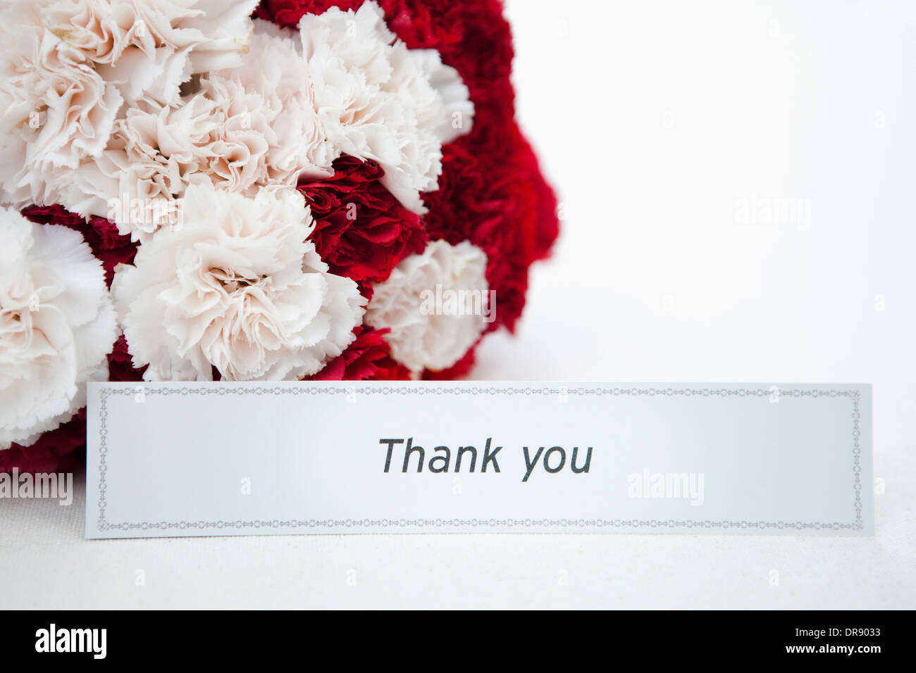 a thank you note next to a flower bundle Stock Photo - Alamy