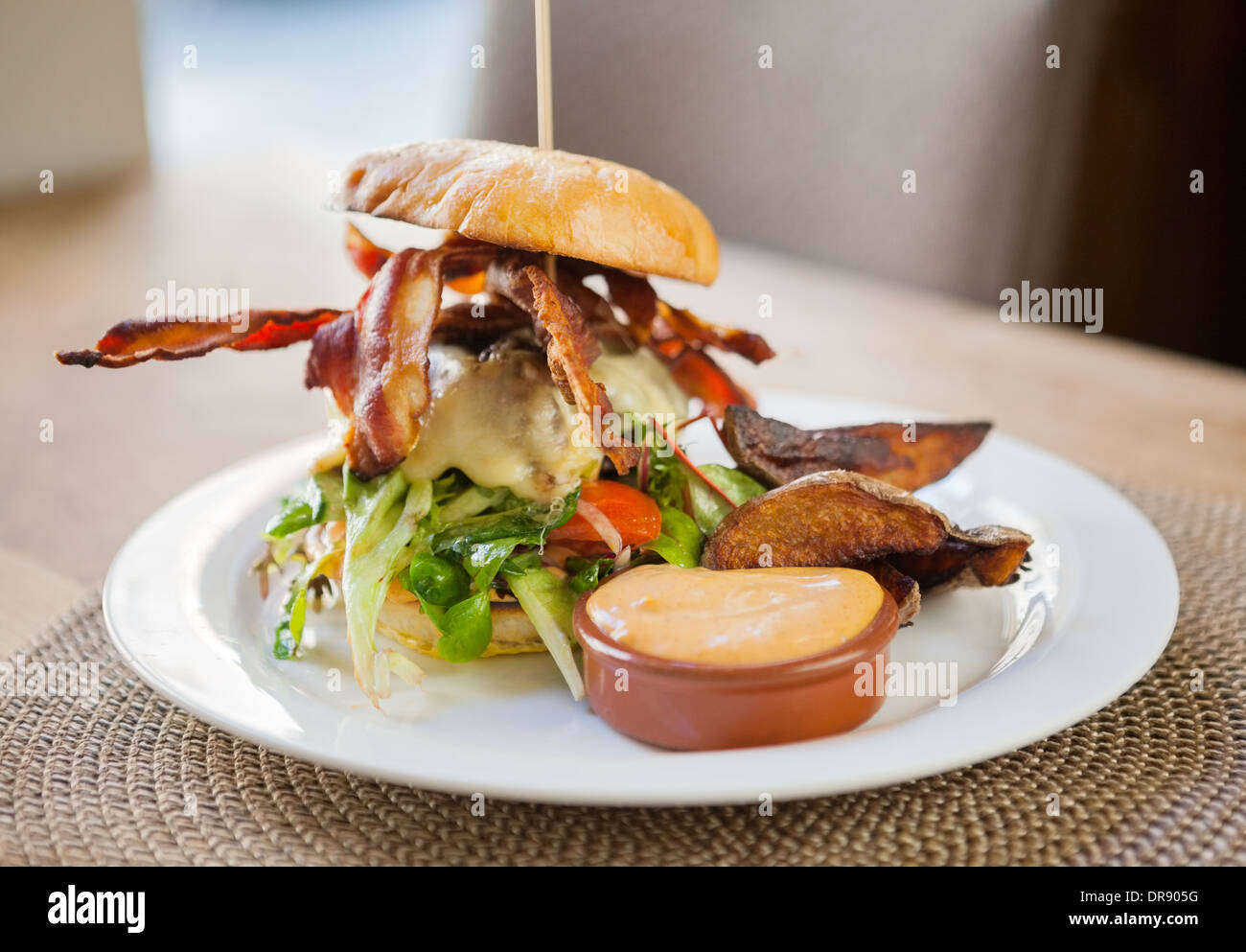 Burger restaurant plate hi-res stock photography and images - Alamy