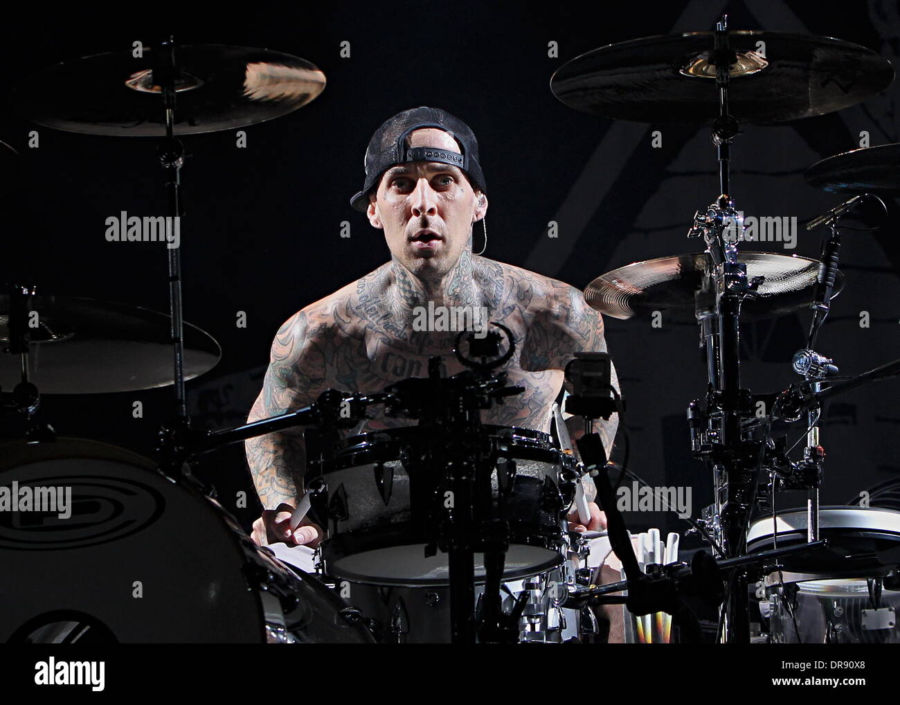 Mark Hoppus,Tom DeLonge and Travis Barker of Blink 182 perform at the ...