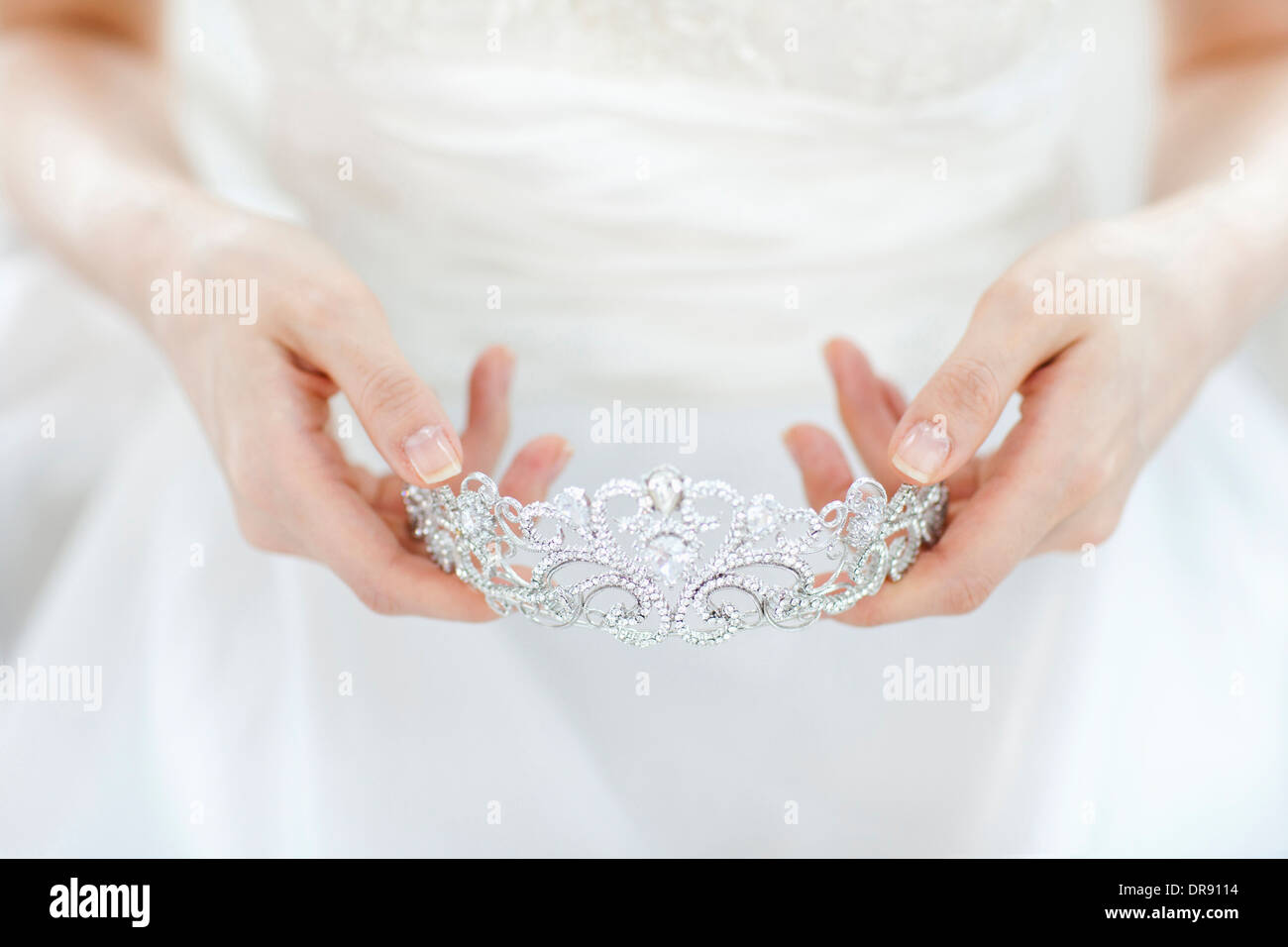 Hand holding a crown hi-res stock photography and images - Alamy