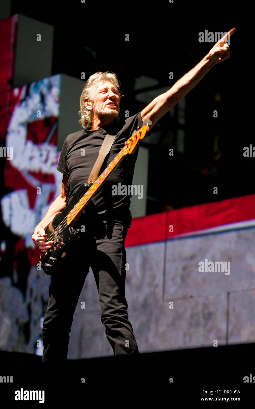 Roger waters live concert hi-res stock photography and images - Alamy