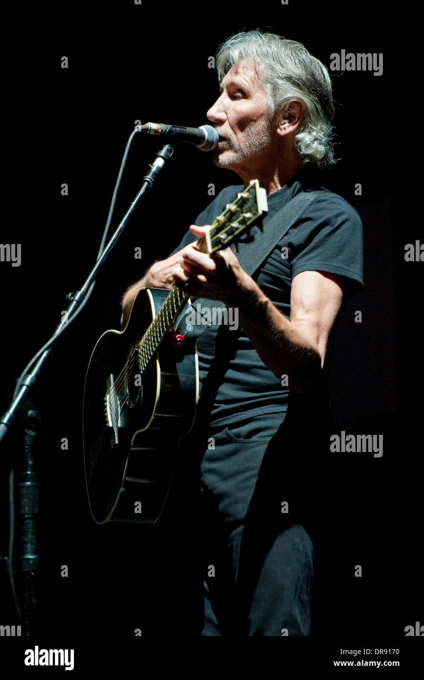 Roger waters live concert hi-res stock photography and images - Alamy