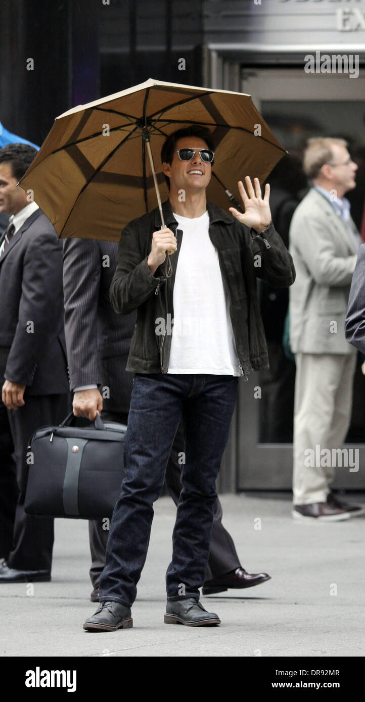 Tom Cruise gets caught in the rain while filming on the set of ...
