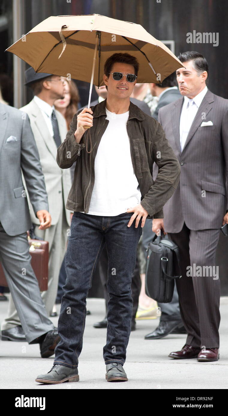 Tom Cruise gets caught in the rain while filming on the set of ...