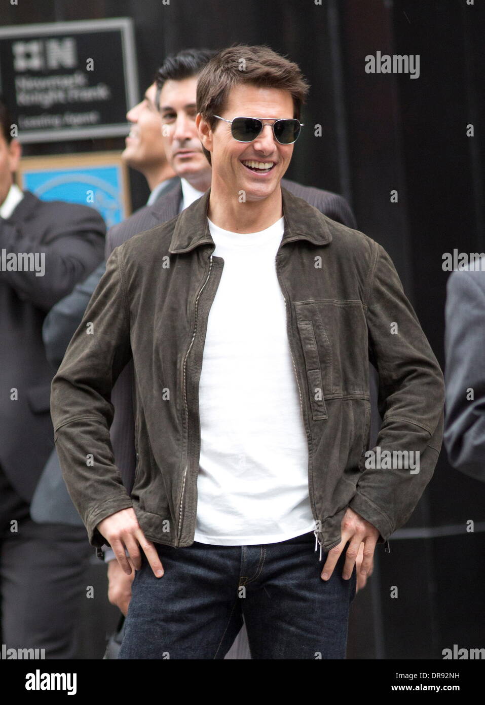 Tom Cruise gets caught in the rain while filming on the set of ...