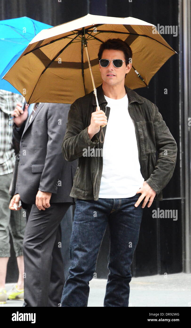 Tom Cruise gets caught in the rain while filming on the set of ...