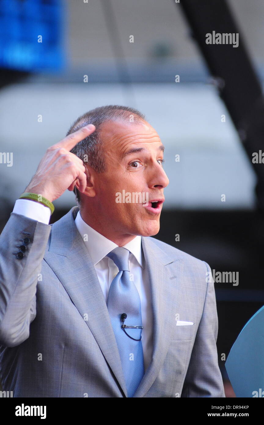 Matt Lauer Justin Bieber performs live at Rockefeller Center as part of ...