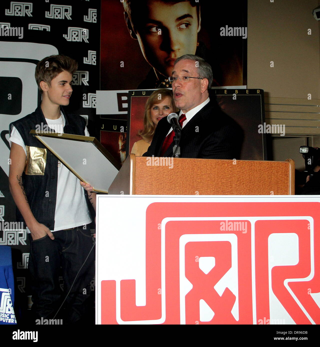 Justin Beiber, Rachelle Friedman CEO of J&R Music World and Manhattan ...