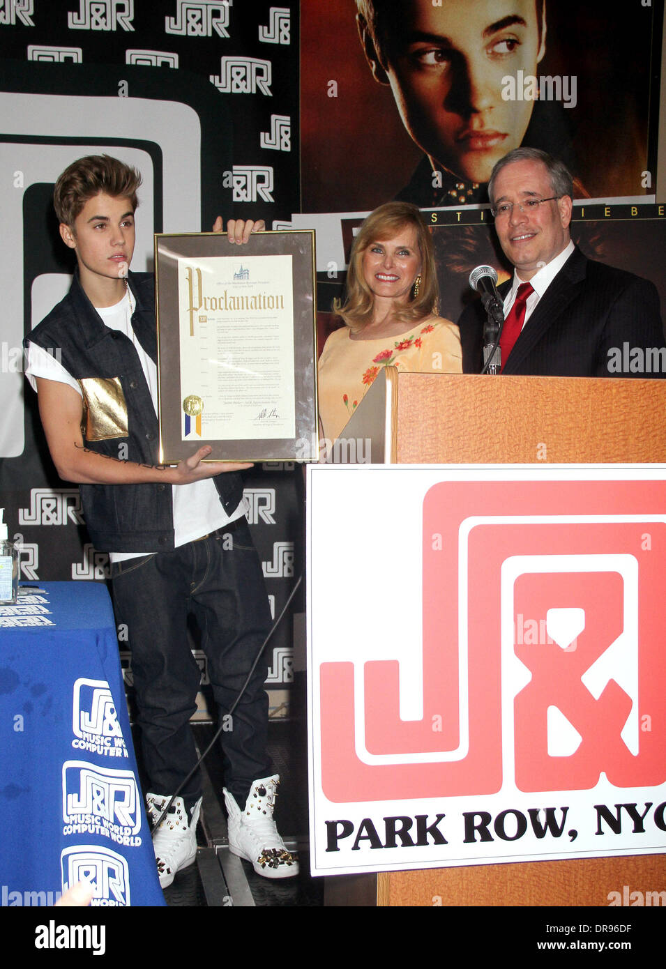 Justin Beiber, Rachelle Friedman CEO of J&R Music World and Manhattan ...