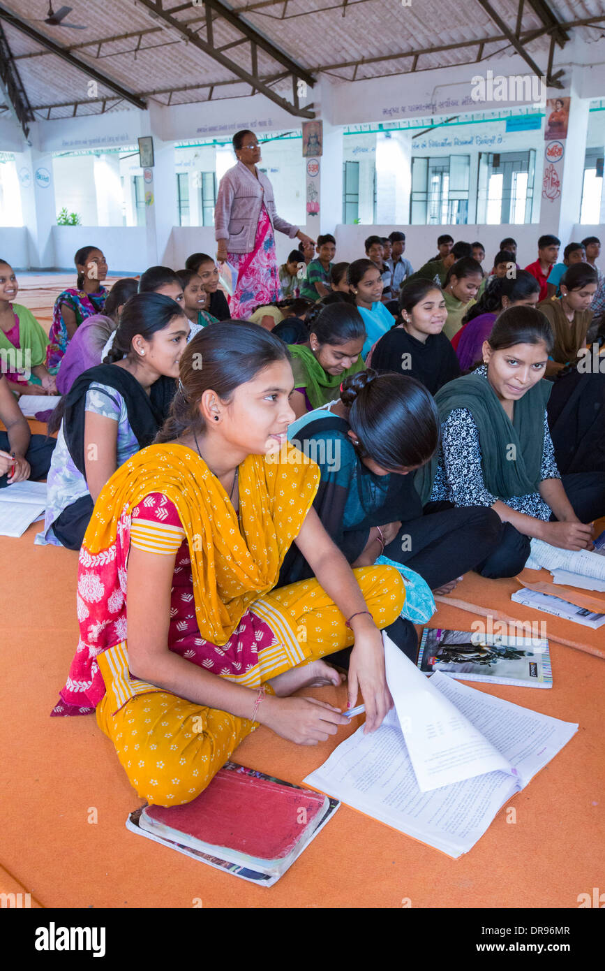 Indian school girls with teacher hi-res stock photography and images ...