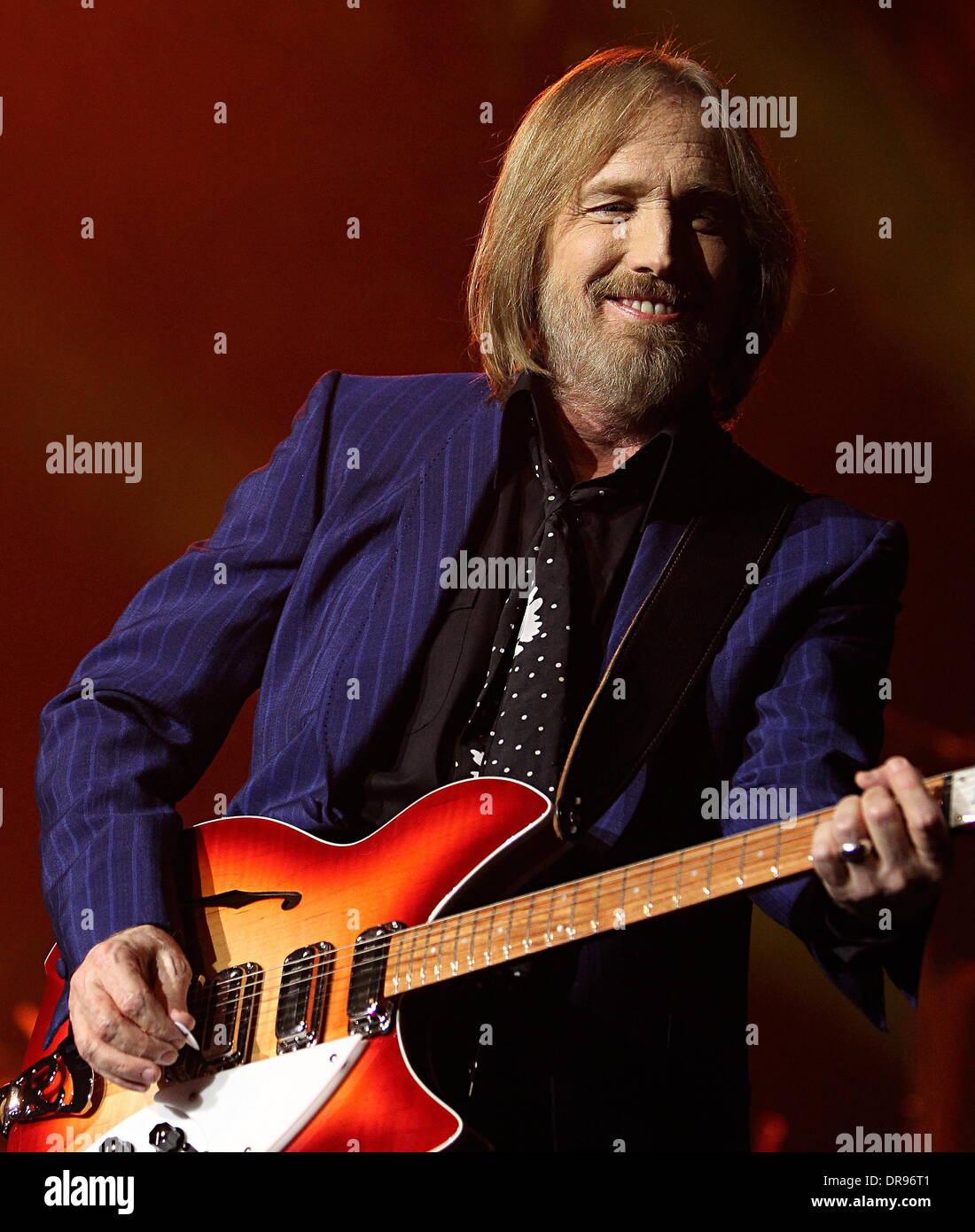 Tom petty and the heartbreakers stage hi-res stock photography and ...