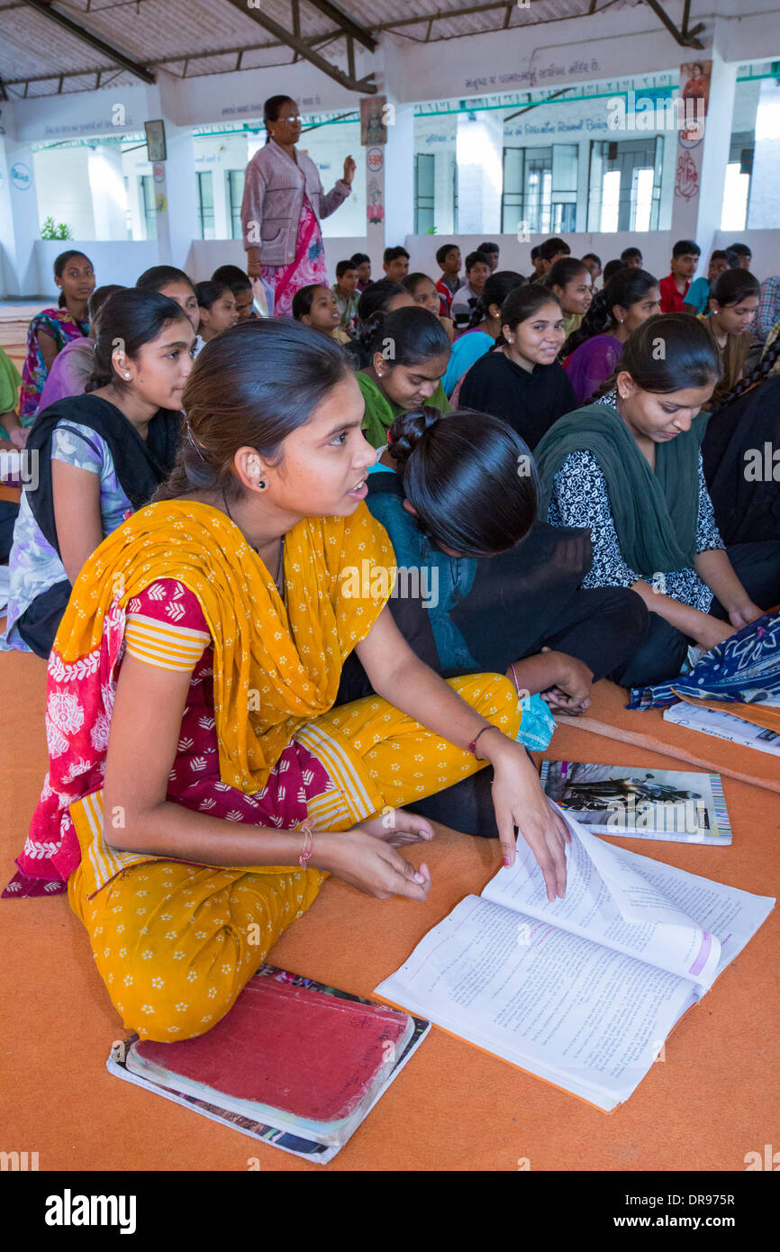 India school girls secondary High Resolution Stock Photography and ...