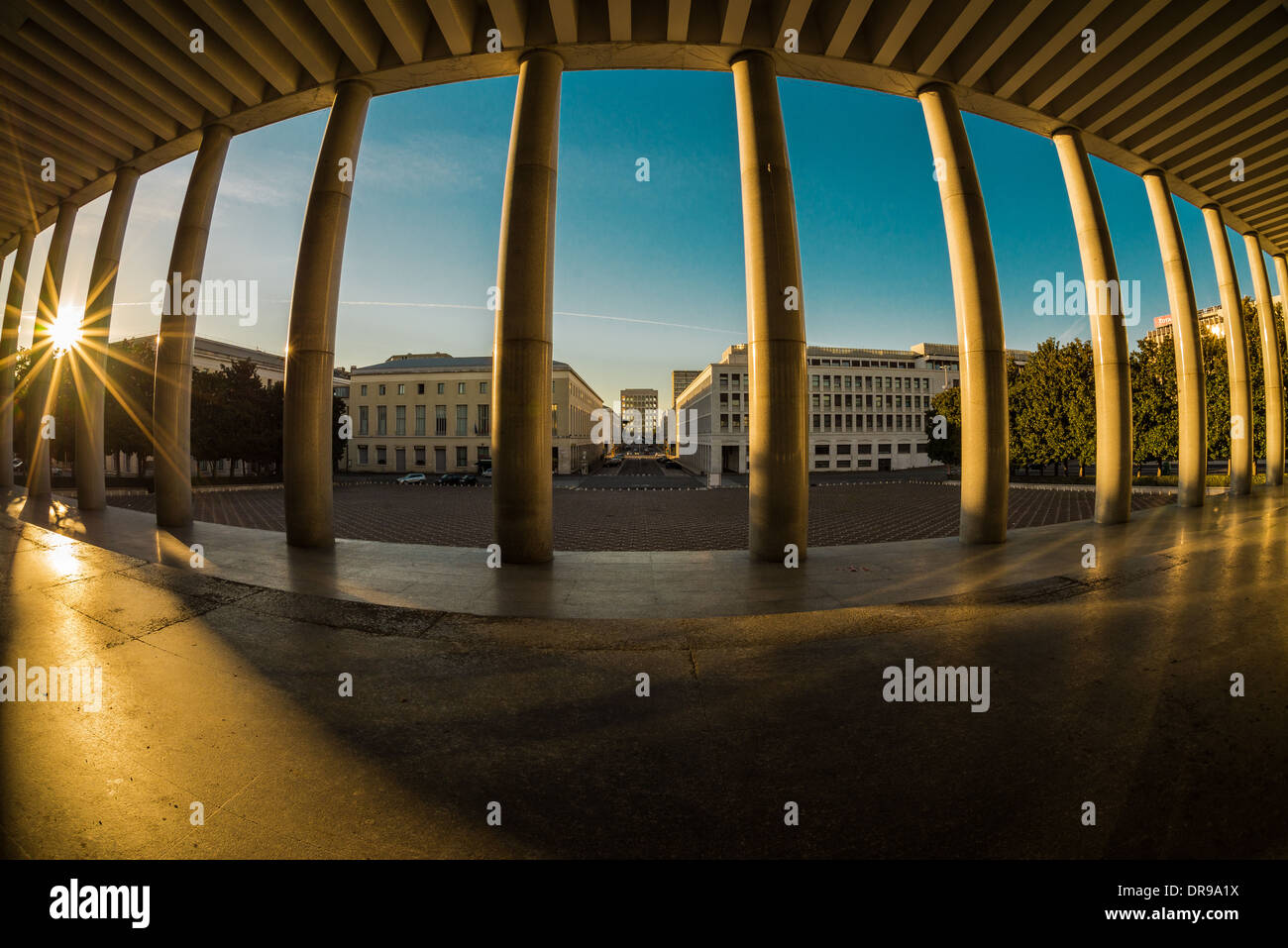 Colonnade columns hi-res stock photography and images - Alamy