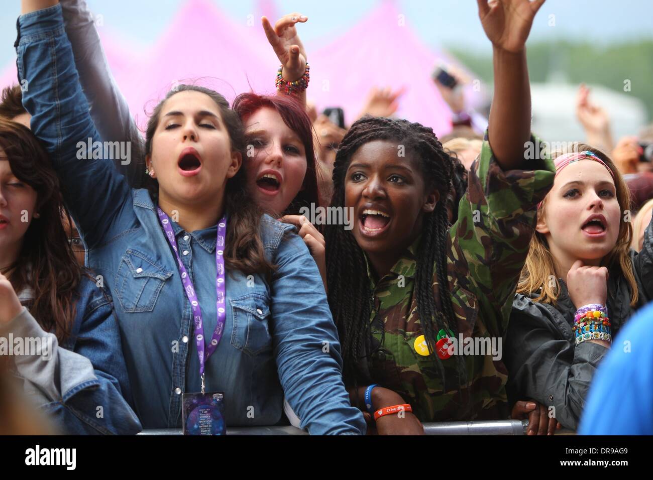 Ed Sheeran Fans High Resolution Stock Photography and Images - Alamy